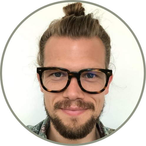 Mandlige superhelte i sygeplejen: Portræt af sygeplejerske Mads Hansen ...